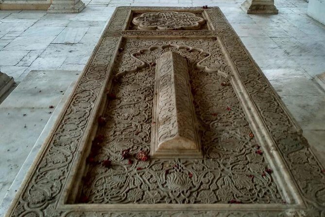 Nizamuddin Tour - The Sacred and Secular