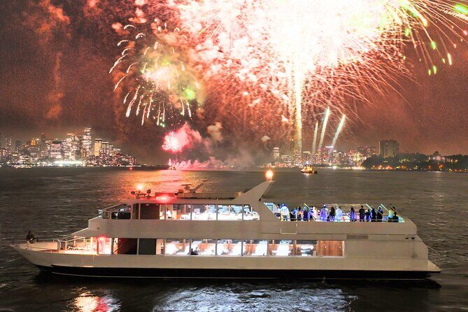 NYC July 4th Fireworks Cruise with Dinner, Open Bar and Music - The Atmosphere and Entertainment