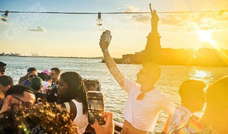 NYC: LGBT Pride After Parade Sunset Cruise with Drinks & DJs - What It’s Like Onboard