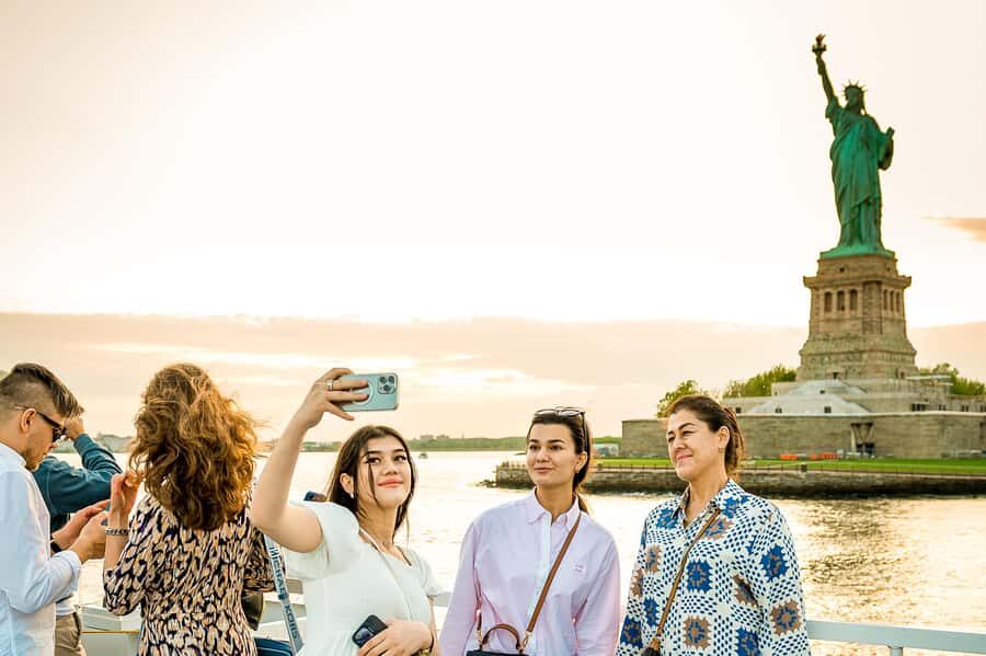 NYC: Tall Ships Parade of Sail, July 4th Buffet & Open Bar - Who Should Consider This Experience?