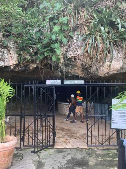 Ocho Rios: Green Grotto Caves Guided Tour with Transfers - Arrival and Introduction