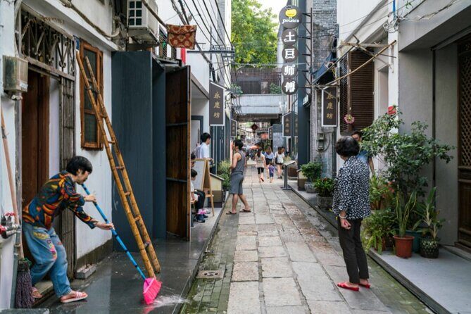 Old Guangzhou Backstreet Alley Local Market Walking Private Tour - Itinerary Deep Dive