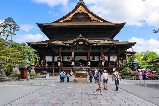 One Day Snow Monkeys Zenko ji Temple and Sake in Nagano - Exploring Nagano in a Day: What to Expect