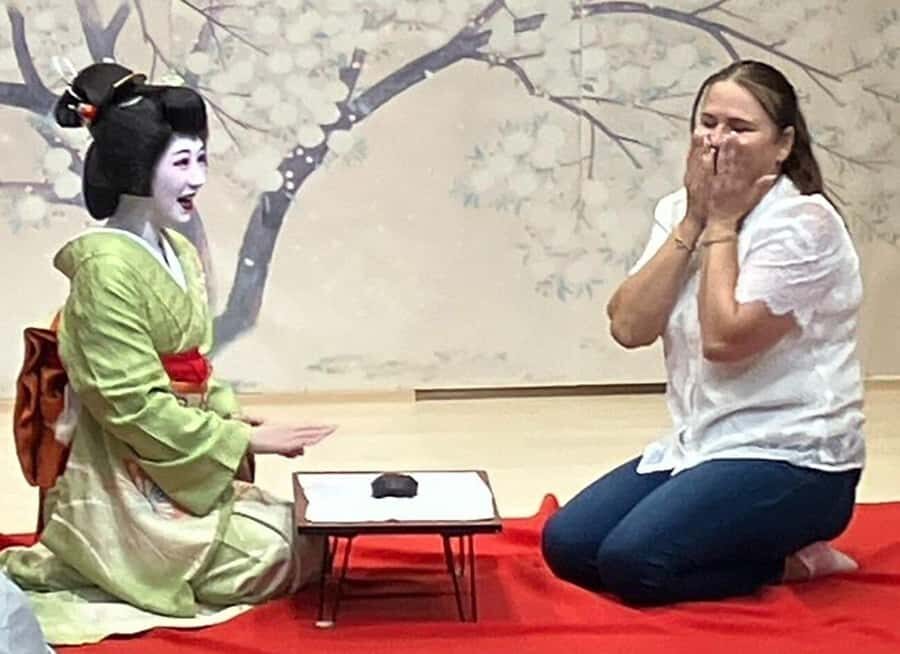 Osaka: 6hr Private Guided Tour with Geisha Performance - Itinerary Breakdown