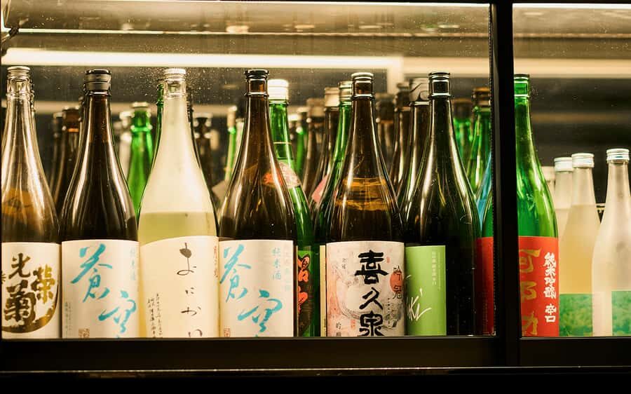 Osaka: Bar Hopping & Night Walking Tour with Locals - The Bars and Food Stops: A Closer Look