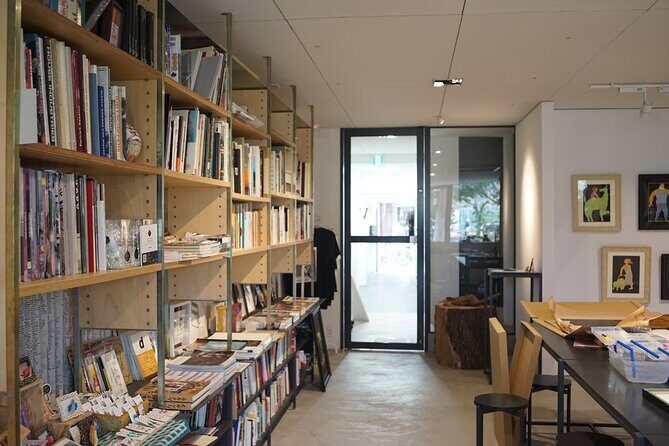 Osaka Hidden Art Gallery and Local Lunch Tour - Visiting Historic and Contemporary Art Spaces