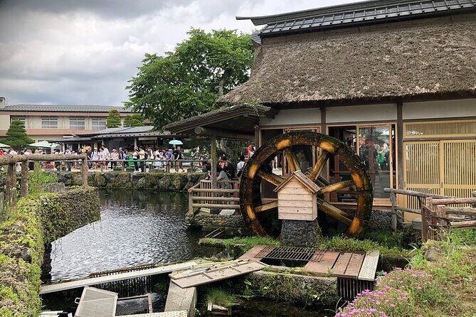 Oshino Hakkai and Kitaguchi Hongu Fuji Sengen Shrine Guided Tour - Visiting Kitaguchi Hongu Fuji Sengen Shrine