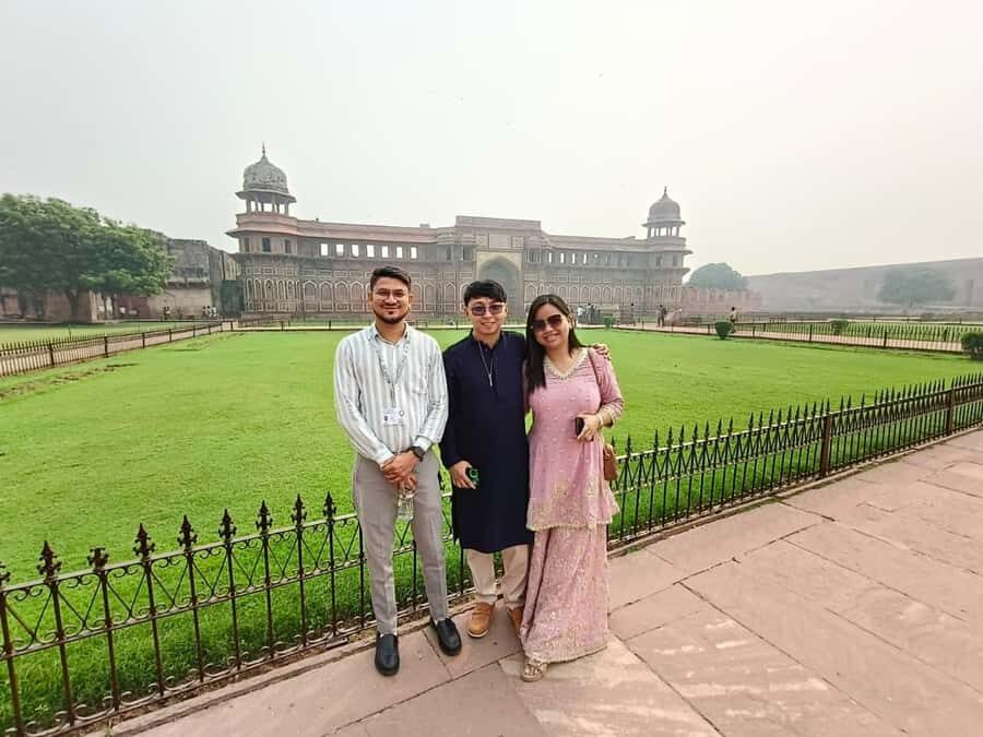 Overnight Agra/Taj Mahal Tour with Fatehpur Sikri and Hotel - The Taj Mahal: From Awe to Clarity