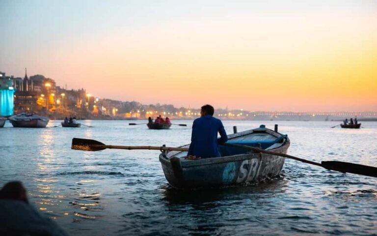 Overnight Varanasi Tour with Ganga Aarti & Boat Ride - Who Should Consider This Tour?