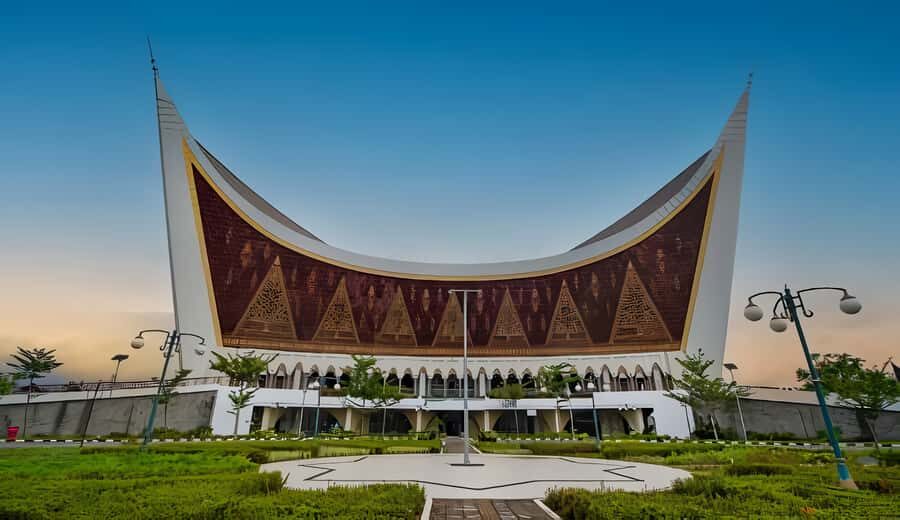 Padang : 3 Days Exploring Iconic Place of Padang - Who Will Love This Tour?