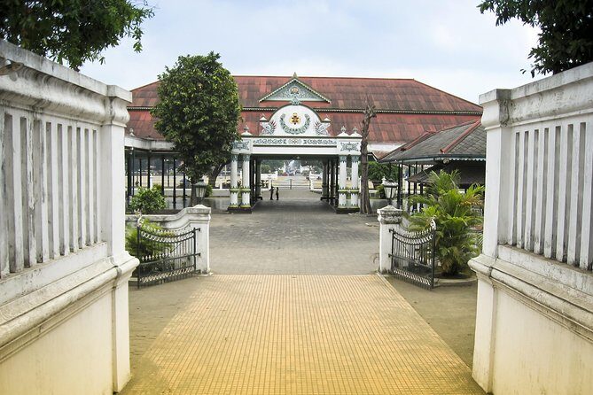 Palace Becak Tour in Yogyakarta - Key Points