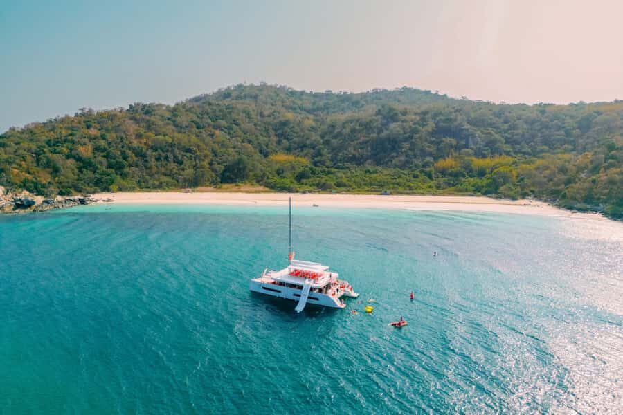 Pattaya: 3-Island Hopping Sunset Yacht & Buffet with Live DJ - What Travelers Are Saying