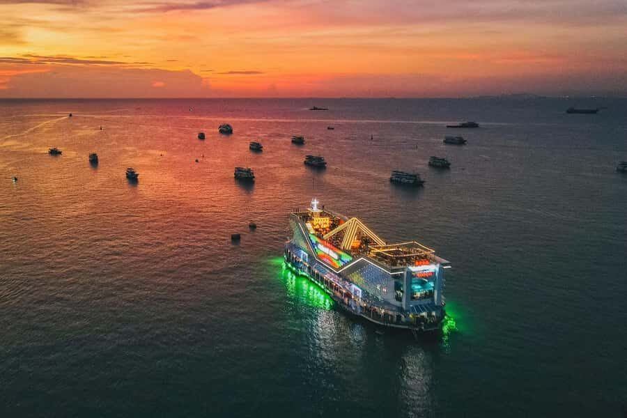 Pattaya: Dinner Yacht Cruise - Details That Matter