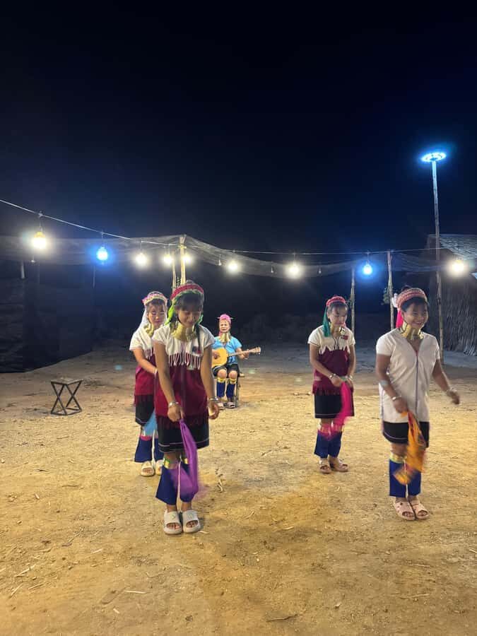 Pattaya Karen Long Neck Jazz Music show - Sunset Cocktails and Scenic Views