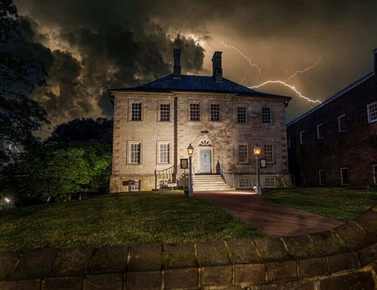 Phantoms of the Potomac: Old Town Alexandria Ghost Tour - What to Expect on the Tour