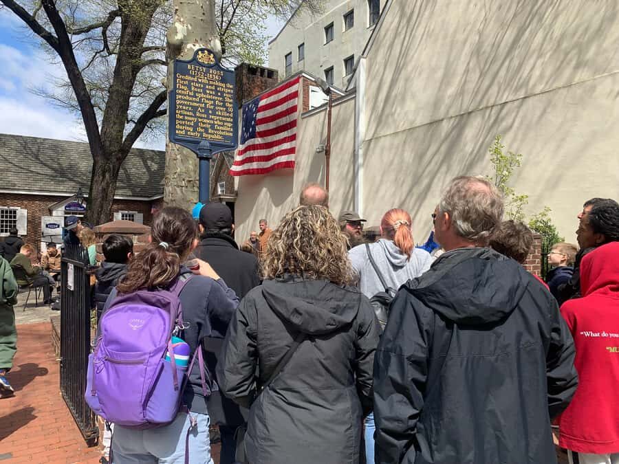Philadelphia Old City: Arabic-Speaking Walking Tour - Visiting Carpenters Hall