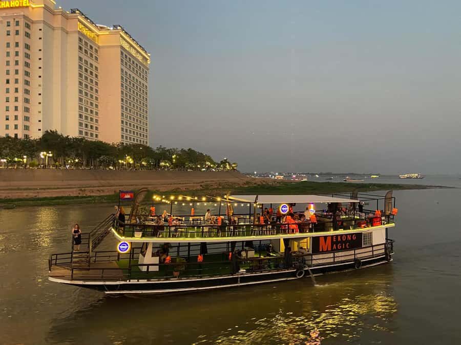 Phnom Penh: Sunset Cruise-Freeflow Beers, Sodas & BBQ Buffet - What to Expect on the Cruise