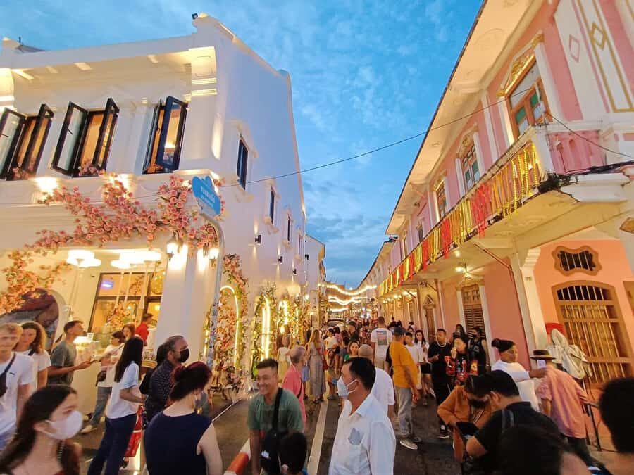 Phuket: Old Town, Chalong Temple, and Great Buddha Van Tour - The Experience: Pros and Cons