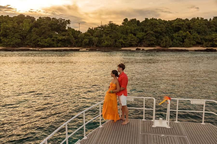 Phuket: Phi Phi Islands Day Trip with Meals & Transfer - Transport and Group Size