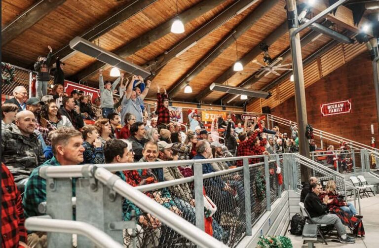 Pigeon Forge: Paula Deen's Lumberjack Christmas Supper Show - What You Can Expect