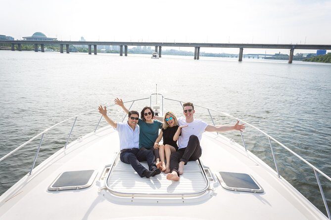 Power Yacht Tour Hanriver - What You Can Expect During the Tour