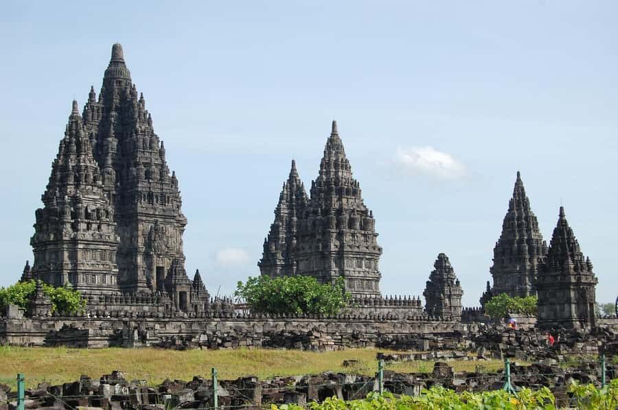 Prambanan, Borobudur Climb Up, & Mendut (Ticket Included) - Prambanan Temple: A Hindu Marvel