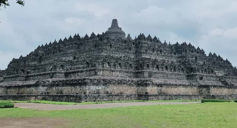 Prambanan Guided Tour & Borobudur Climb with the Tickets - The Itinerary in Detail