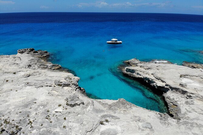 Private and Customizable Half day Boat Experience to Caicos cays - Who Will Love This Tour?