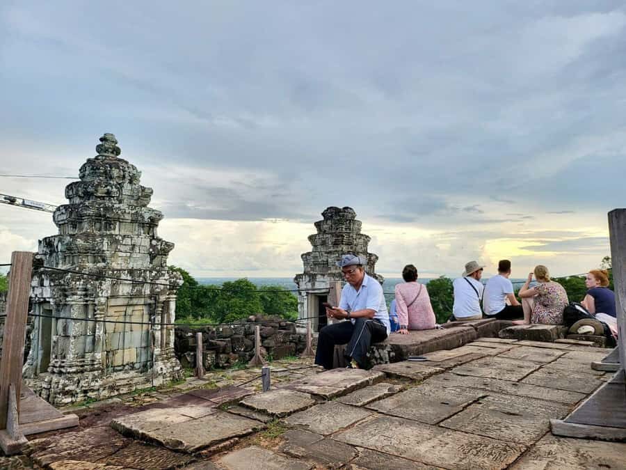 Private Angkor Wat Sunset Tour - Exploring Angkor Wat: The Crown Jewel