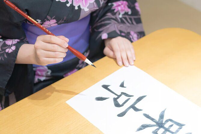 Private calligraphy lessons in a Japanese-style room in Shibuya - Who should consider this experience?