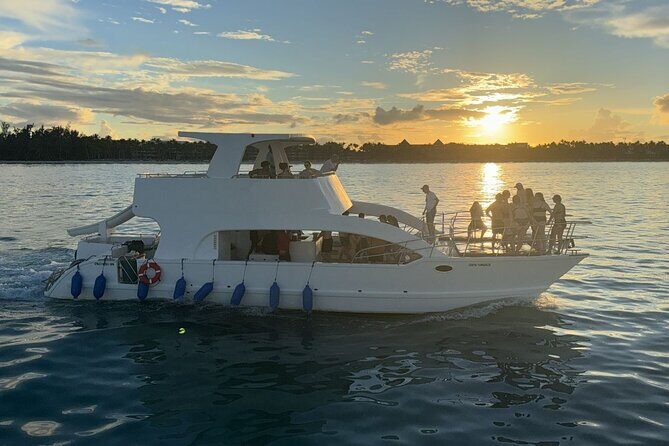 Private Catamaran Booze Cruise & Snorkeling - What’s Included and What Costs Extra