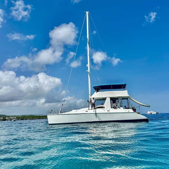 Private catamaran for groups with Lunch & Drinks - Snorkeling Adventures at Two Beautiful Spots