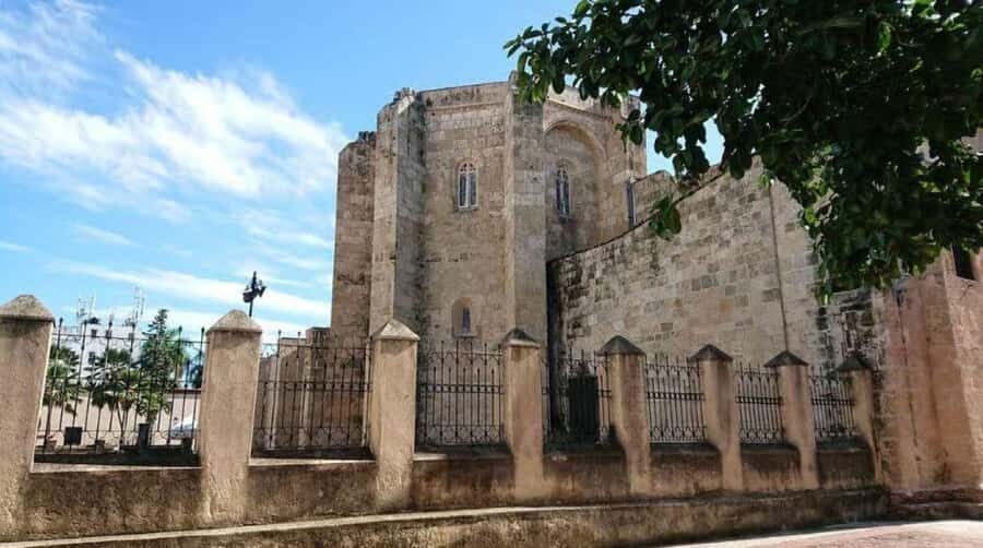 Private Colonial Zone Heritage Walk Guided by a Local Artist - The Landmarks and Their Significance