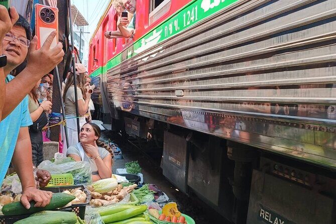 Private Floating & Train Market + CAVE + Giant Shadow PUPPET - Value and Comfort: What to Expect