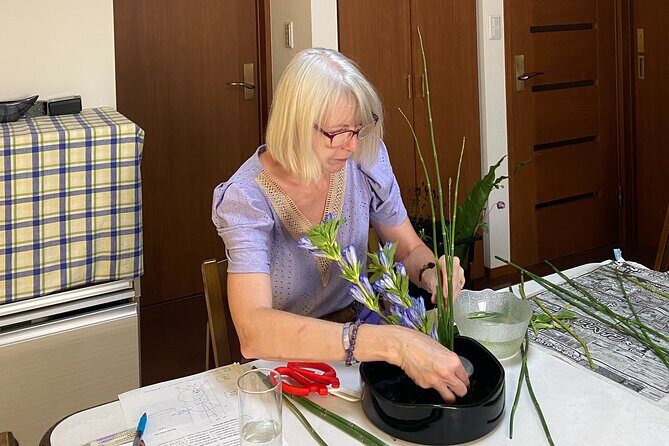 Private Ikebana Experience and Tea at a Cozy Place - The Demonstration and Learning