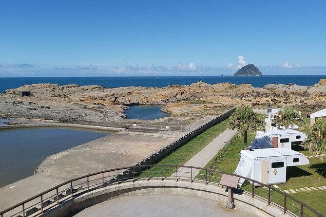 Private Keelung Island and Heping Island Park Day Tour from Taipei - The Food: A Seafood Feast with Indigenous Flavors