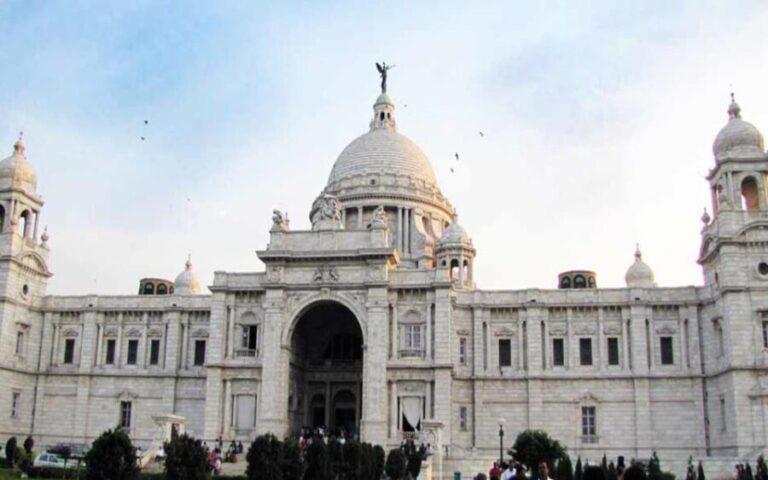 Private Kolkata Tour with Victoria Memorial & Tonga Ride - Lunch and Local Markets