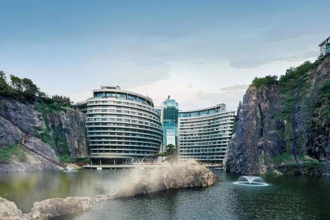 Private Landscape Tour: Shanghai Grand View Garden and Sheshan Scenic Area - The Scenic Walk Along Dianshan Lake