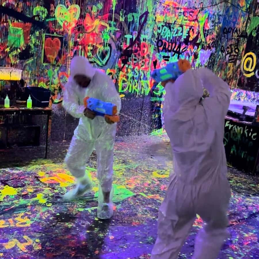 Private Paint Therapy Experience in NY (Neon Light) - What Makes This Experience Special?