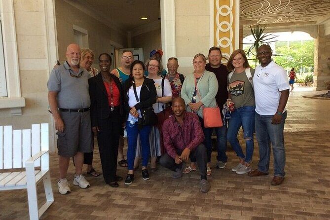 Private Roundtrip Minibus Transfer to Downtown Nassau - The Ride Experience