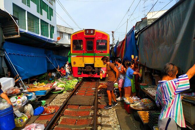 Private Tour Exclusive Floating Market and Mae klong Railway - Itinerary Breakdown