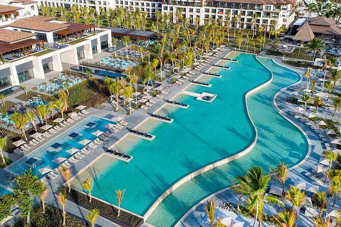 Private Transfer Punta Cana Airport to/from Lopesan Costa Bavaro - Analyzing the Value and Practicality