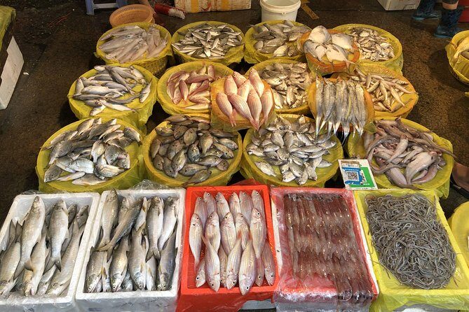 Private Xiamen Sea Food Market & Zhongshan Road Shopping and Eating Experience - Who Will Benefit Most?
