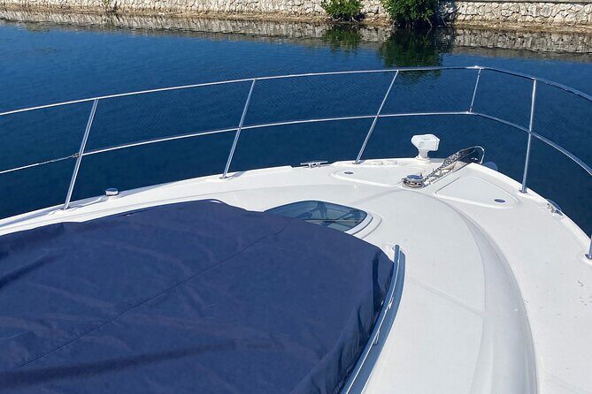 Private Yacht 48 ft Sting Ray City, Snorkel & Starfish Beach - Authentic Experiences and Genuine Feedback