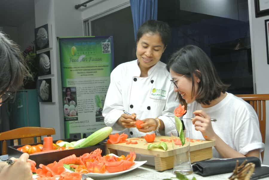 Professional 3-hour Thai Fruit and Vegetable Carving Class - What You Can Expect from the Teaching