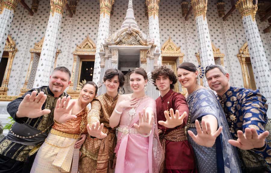 Professional Thai Costume Photography at Wat Arun, Bangkok - Why Consider This Photoshoot Experience?