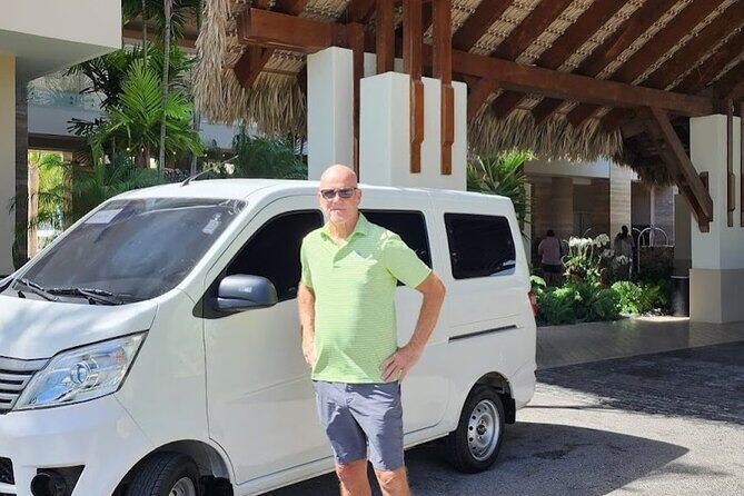 Punta Cana Airport Private transfer to Uvero Alto Hotels - The Vehicle and Amenities