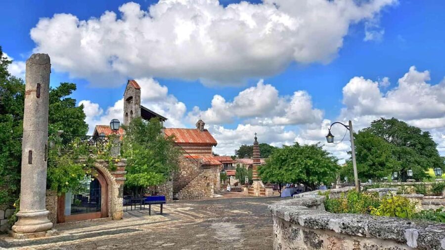 Punta Cana: Catalina Snorkeling & Altos de Chavón Day Trip - Who Should Consider This Tour?