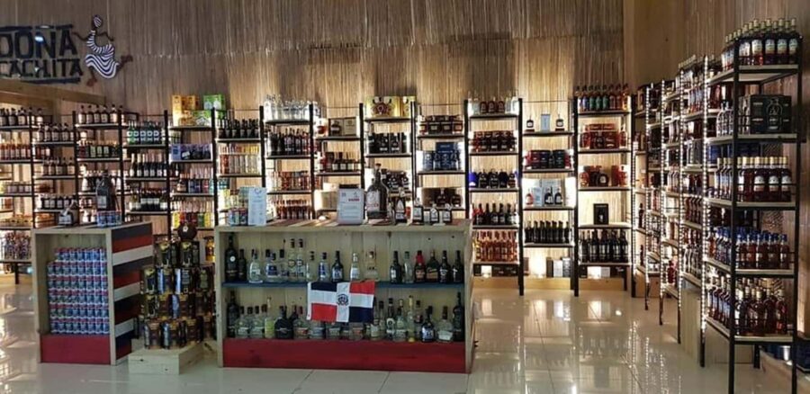 Punta Cana: Shopping Tour with Tastings and Hotel Pickup - The Shopping Experience