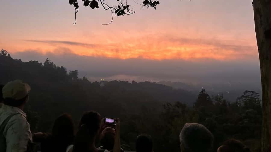 Punthuk Setumbu Sunrise Tour Plus Borobudur Temple - Why This Tour Is Worth Considering